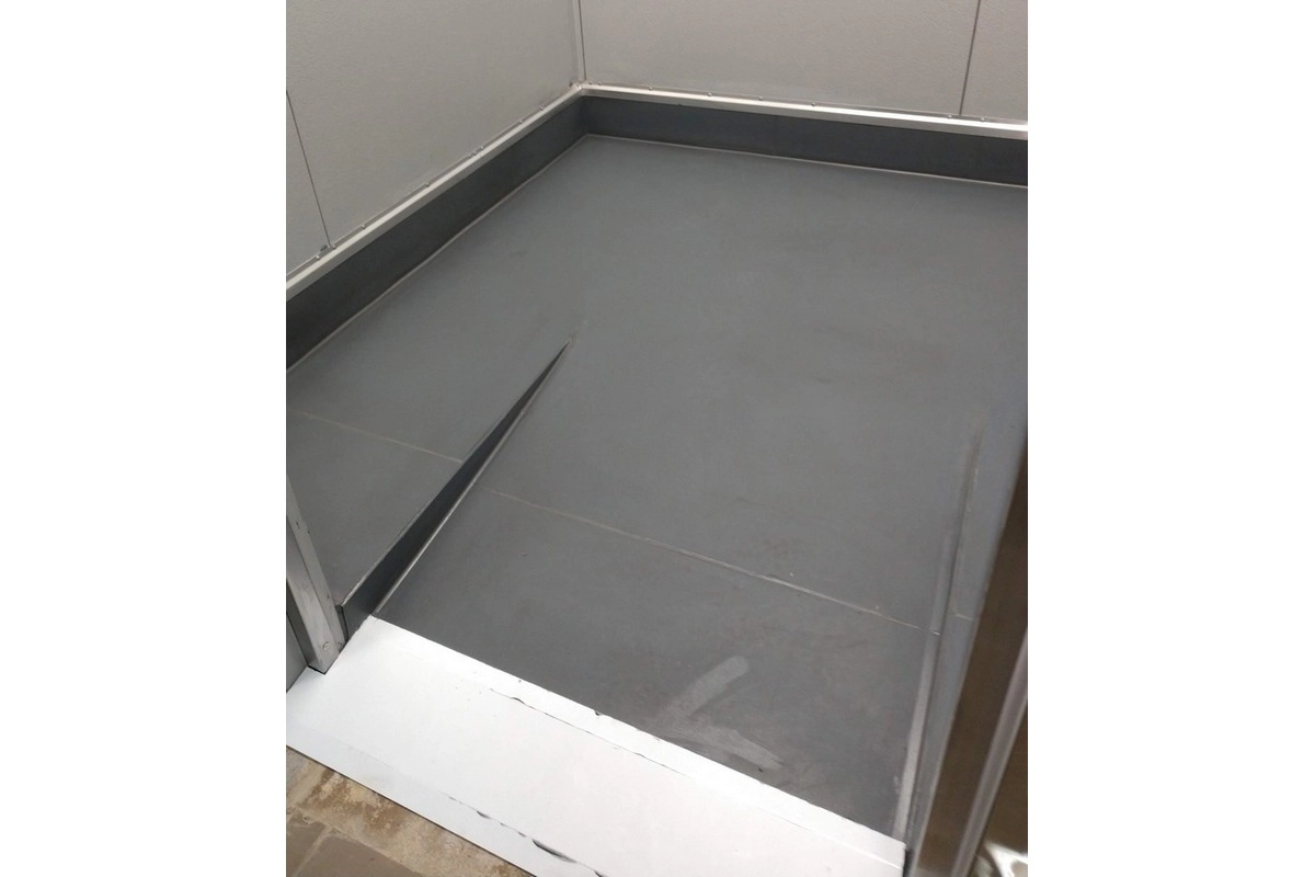 Custom Walk-In Floor - Dine Company